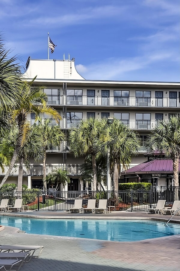 Theme Park Adventure! Two Awesome Units, Pool, Full Kitchen, Free Breakfast - Kissimmee