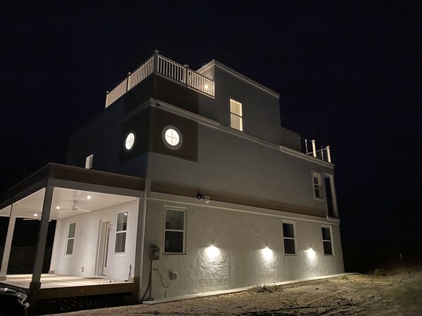 Stunning, Light-filled Beachfront Sanctuary With Full Views Of Delaware Bay. - Delaware