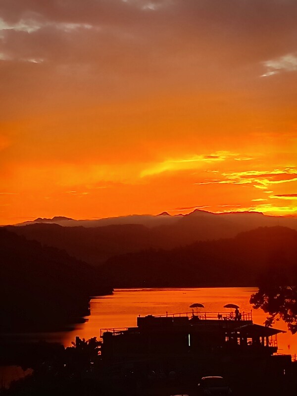 Begnas Lake Front Rental Home - チベット