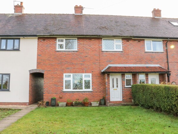 Beechview, Family Friendly, With Open Fire In Ipstones - Alton