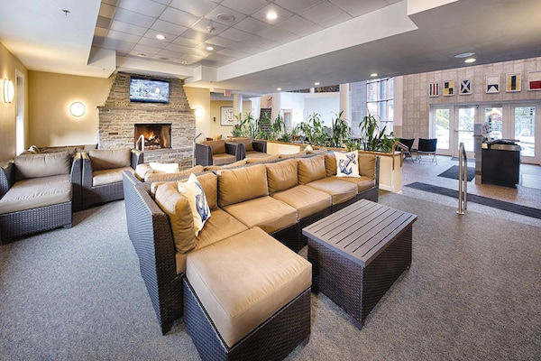 Luxe One Bedroom Suite W/ Free Wifi, Resort Pool & Steps From Harbor - Rhode Island