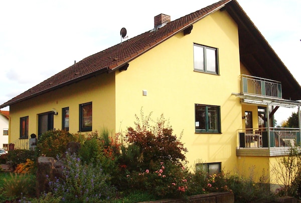 Gemütliche Ferienwohnung (70qm) Mit Großem Garten - Bad Königshofen im Grabfeld