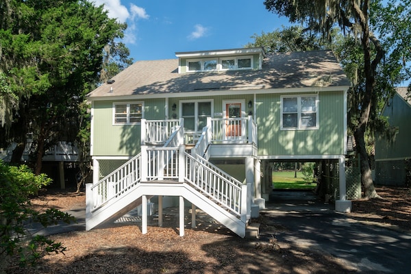 Cheerful 3br/2ba Cottage On Golf Course! Amenity Cards! Pet Friendly! - Seabrook Island, SC