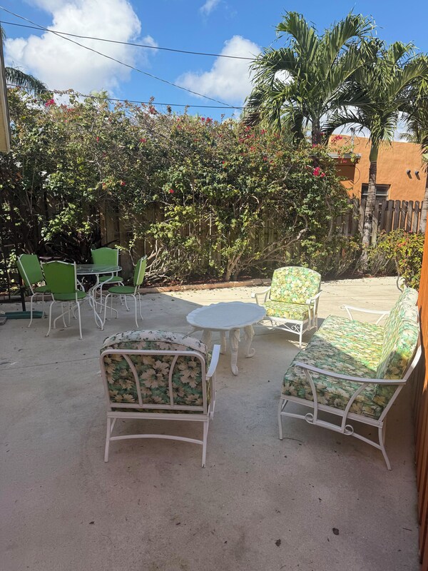 Adorable Cottage By The Sea With A Private Pool - Lake Worth, FL