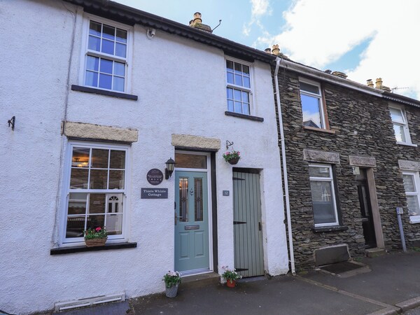 Tizzie Whizie Cottage, Pet Friendly, With A Garden In Windermere - Windermere, UK