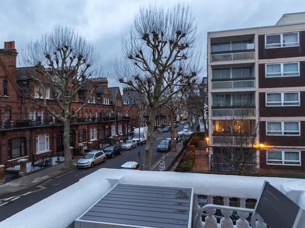 Spacious Centrally Located One Bed - London Paddington Station