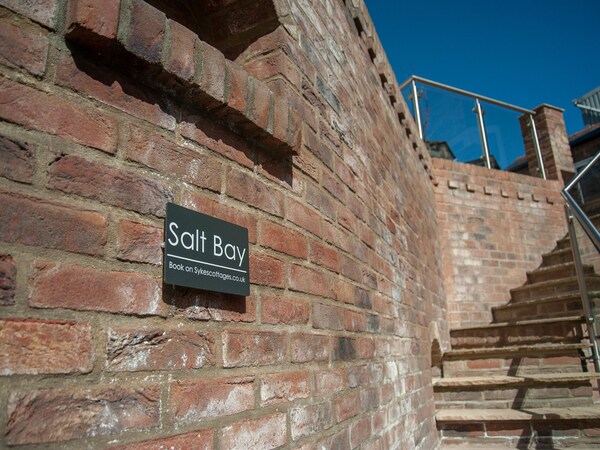 Salt Bay, Pet Friendly, Country Holiday Cottage In Whitby - Whitby