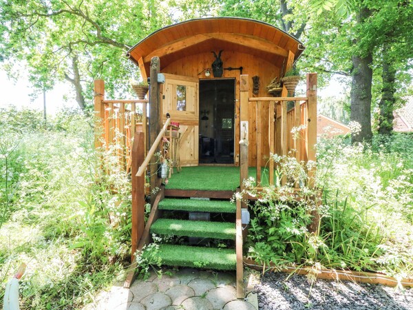 Hugatree, Romantic, Character Holiday Cottage In Litcham - Swaffham