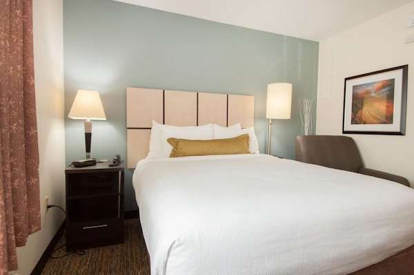 Just What You Were Looking For! 2 Comfortable Units, Kitchenette, Pets Allowed - Irvine, CA