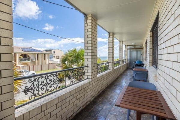 Beachside Unit In The Centre Of Town - Bribie Island