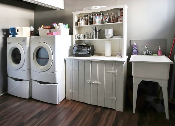 Ultra-clean Basement Apartment Near Montreal Airport! - Dorval