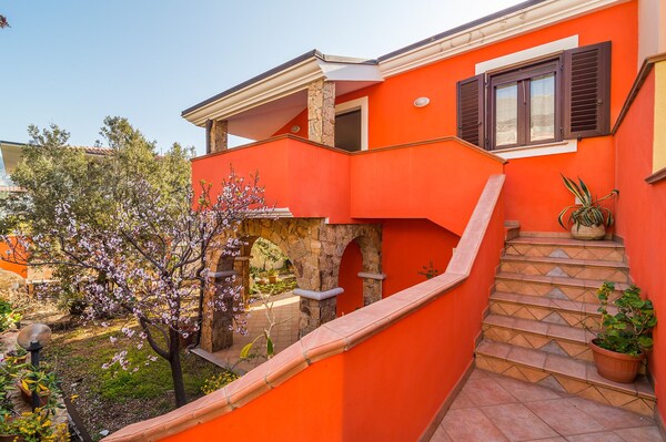 Casa Mandarino - Two Bedroom Apartment, Sleeps 4 - Cala Gonone