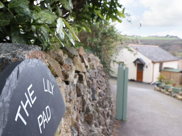 The Lily Pad, With A Garden In Camborne - Portreath
