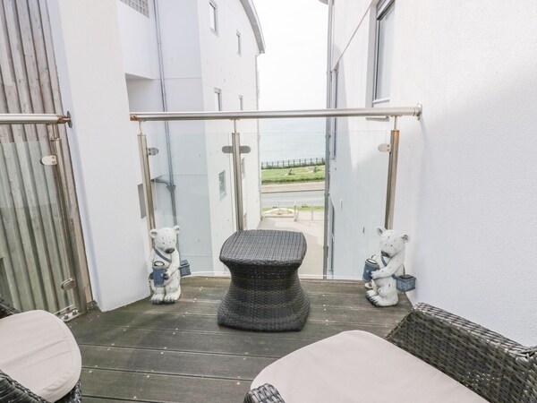 28 Zenith, Pet Friendly In Porth - Mawgan Porth