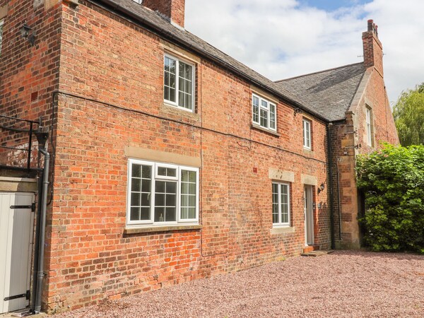 Well House Farm Flat 1, Pet Friendly, With A Garden In Bretton - Chester