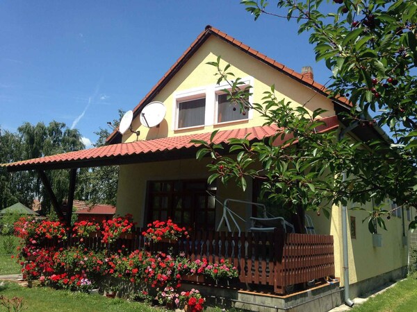 Holiday Home With Pool, Internet And Air Conditioning - Szigliget