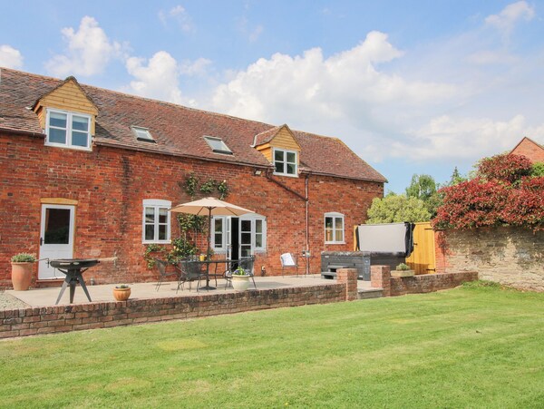The Chestnuts, Pet Friendly, With Hot Tub In Tenbury Wells - シュロップシャー