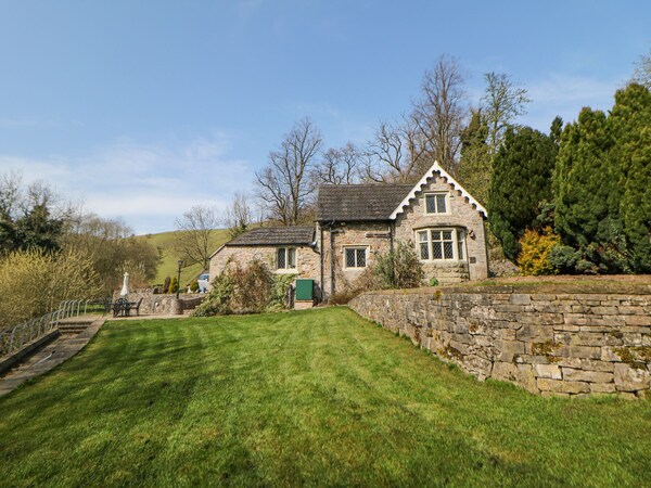 River Lodge, Pet Friendly, With Open Fire In Ilam, Staffordshire - Alstonefield
