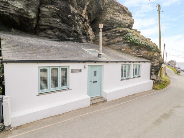 Smugglers Cottage, Pet Friendly, With Open Fire In Tintagel - Boscastle