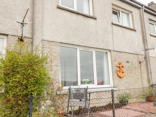 Pier View, Pet Friendly, Country Holiday Cottage In Dunoon - 