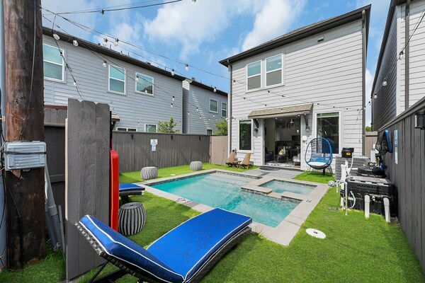 Luxurious Homeaway With Heated Pool Next To The Med Center!!! - South Houston, TX