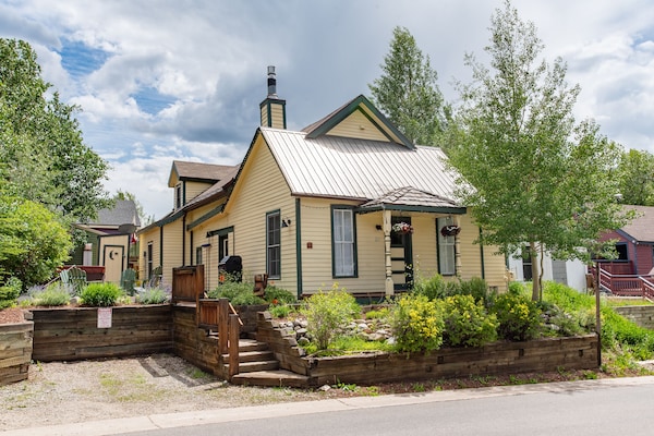Gold Flake Cottage: Hot Tub, Historic Charm - Breckenridge, CO