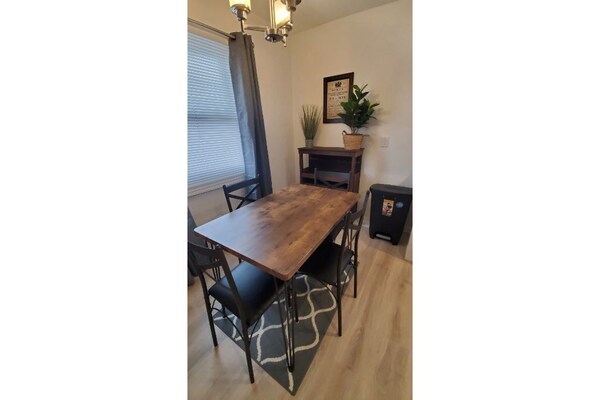 Cozy Convenience Brand New Listing From Super Host! - Lincoln Park, MI