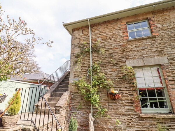 The Stable, Pet Friendly, Character Holiday Cottage In Lydney - Berkeley Castle