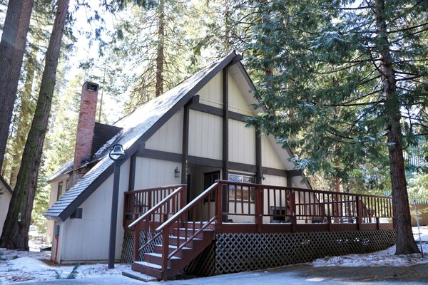 Secluded Cabin At Shaver Lake  Quiet, Private & Pet-friendly - Shaver Lake, CA