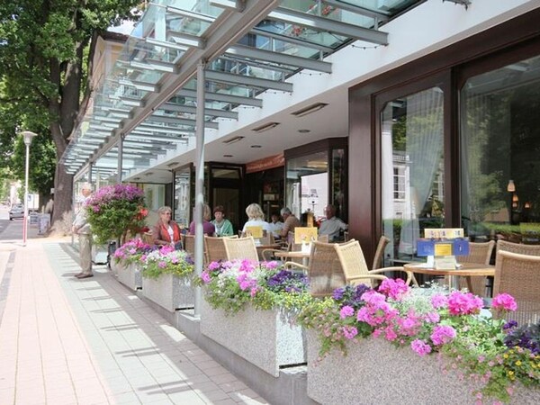 Appartement Mit Balkon, Dusche, Wc, Kat. 2/1 Raum - Ferienwohnungen Café Schneidewind Kirchstraße - Bad Pyrmont