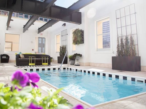 A Block From The French Quarter! Spacious Villa - 메타리
