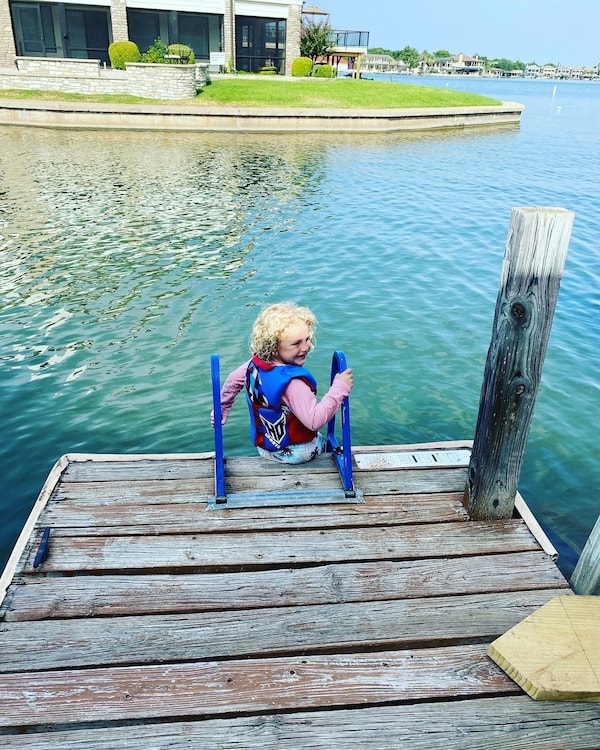 Sunshine Daydream Hsb Lake Lbj Family Escape! Fish And Swim Off The Dock! - Marble Falls, TX