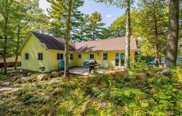 8 Bedroom 4 Bath Island Getaway On Lake Rosseau! - Algonquin Provincial Park