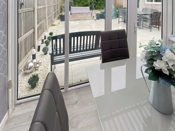2 Bedroom Accommodation In Thornton-cleveleys - Blackpool