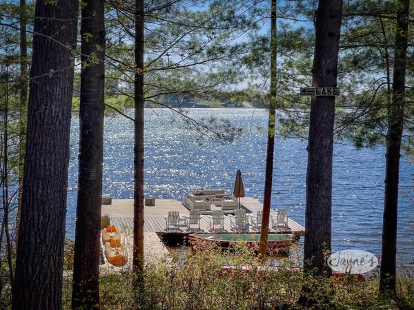 5bdrm 4bath Beautiful Cottage On Gull Lake! Sw Exposure! Sunsets! Muskoka Room! - Gravenhurst