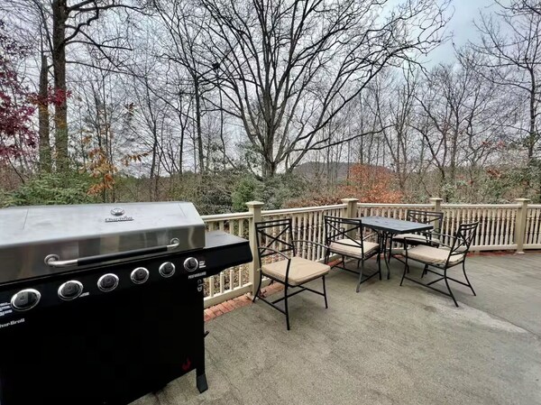 Private Mountain Getaway At Dogwood Hill - Table Rock State Park, Pickens