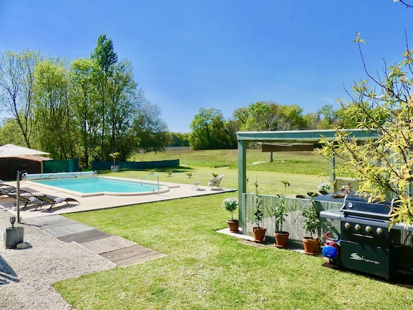 A Beautifully Renovated Old Hunting Lodge With Stunning Countryside Views - Charente-Maritime
