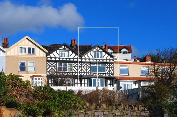 Estuary View Apartment - Sleeps 4 Guests  In 2 Bedrooms - Conwy