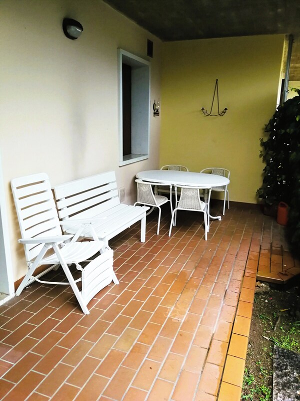 Elegant Quiet Apartment, Central Location Near Garda, Xl Pool - Garda