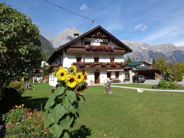 Hohe Munde, 1 Schlafraum, Dusche/wc - Haus Ahrnspitze - Leutasch