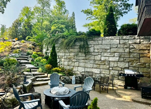 Luxury Mountaintop 5 Min. To Downtown  New Large Modern Mountain Design W Views - Weaverville, NC
