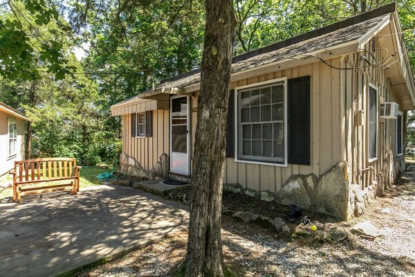 Rock Haven Cottage - Private, Bring Your Boat, Enjoy The Swim Dock, Pool, And Beautiful Views! - Shell Knob, MO