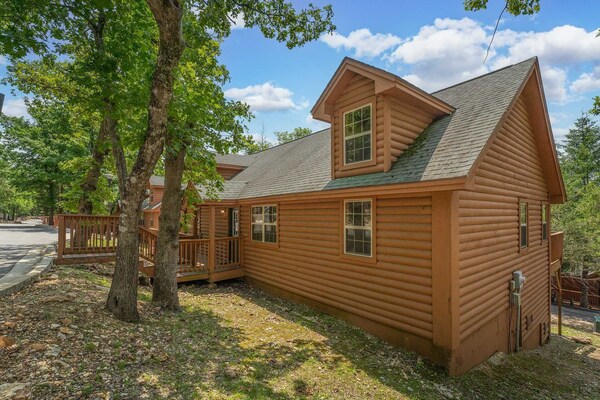 King Bedrooms, Resort Amenities, Indoor And Outdoor Pools! | 358 - Branson