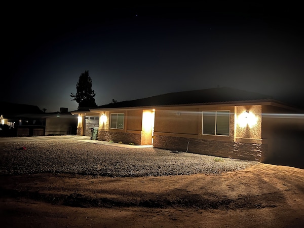 Comfy Home/travel Nurse/work/long Stays/vacation Stays. - Apple Valley, CA