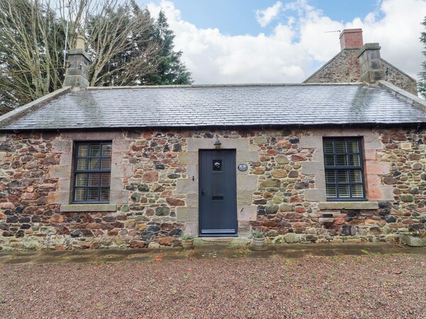 Bracken Lodge, Pet Friendly, Character Holiday Cottage In Wooler - Ford Castle