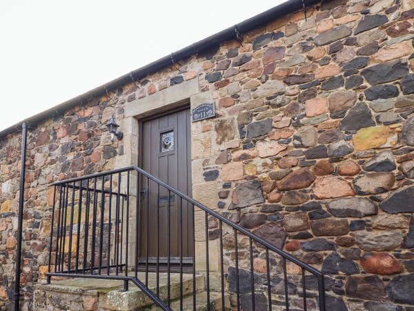 Honeysuckle, Family Friendly, Character Holiday Cottage In Wooler - Ford Castle