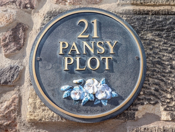 Pansy Plot, Pet Friendly, Character Holiday Cottage In Wooler - Ford Castle