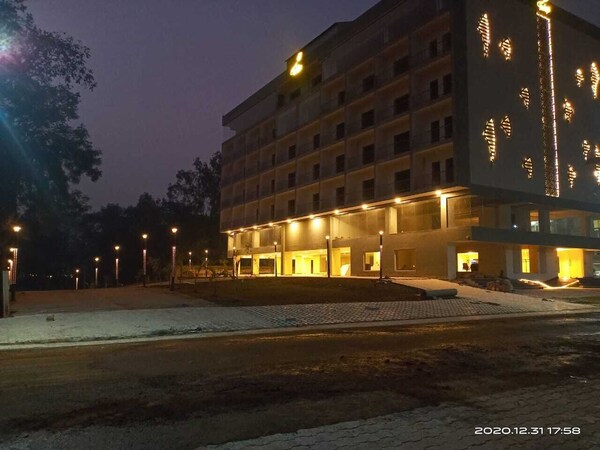 Tulip Arena Hotel Club By Sgl - Raipur