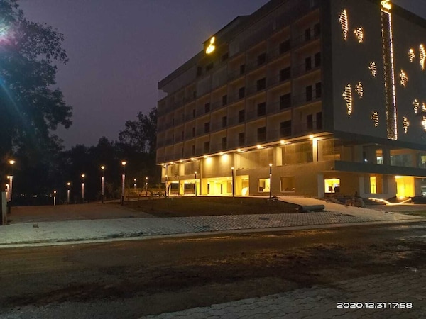 Tulip Arena Hotel Club By Sgl - Raipur