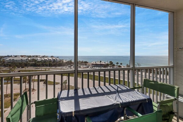7th Floor Gulf View! Walk To Beach, Local Hangouts! Free Parking & Over $100 Free Daily Activities! - Bonita Springs, FL